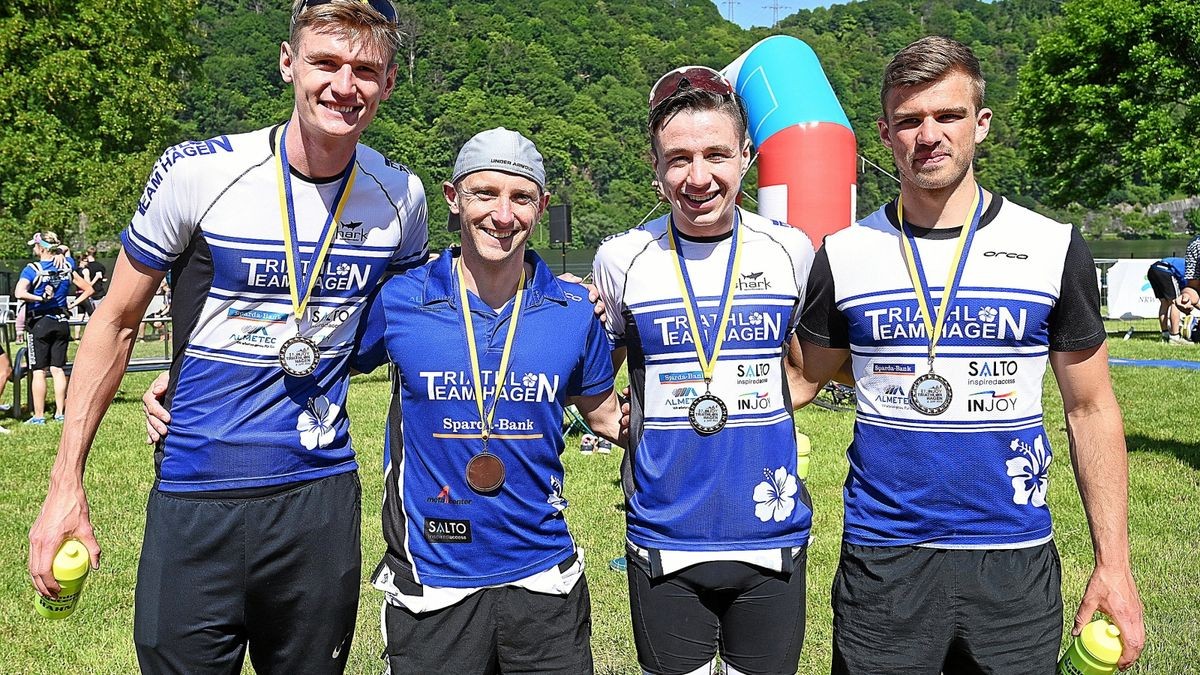 Anfeuerung und Plakate: Triathlon begeistert die Massen