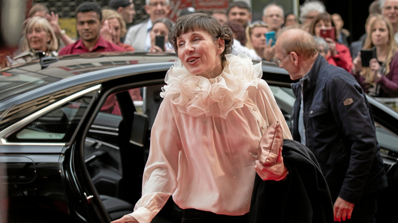 Meret Becker liest mit Mutter und Tochter im Ebertbad