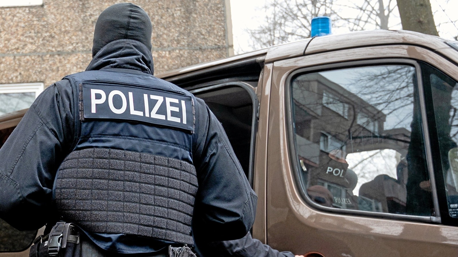 Drogen-Razzia: Polizei durchsucht 15 Objekte – Verdächtige in Haft