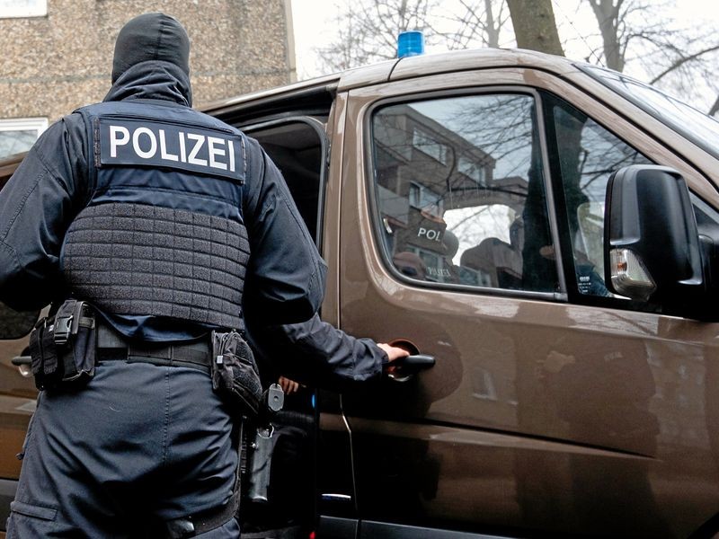 Drogen-Razzia: Polizei durchsucht 15 Objekte – Verdächtige in Haft