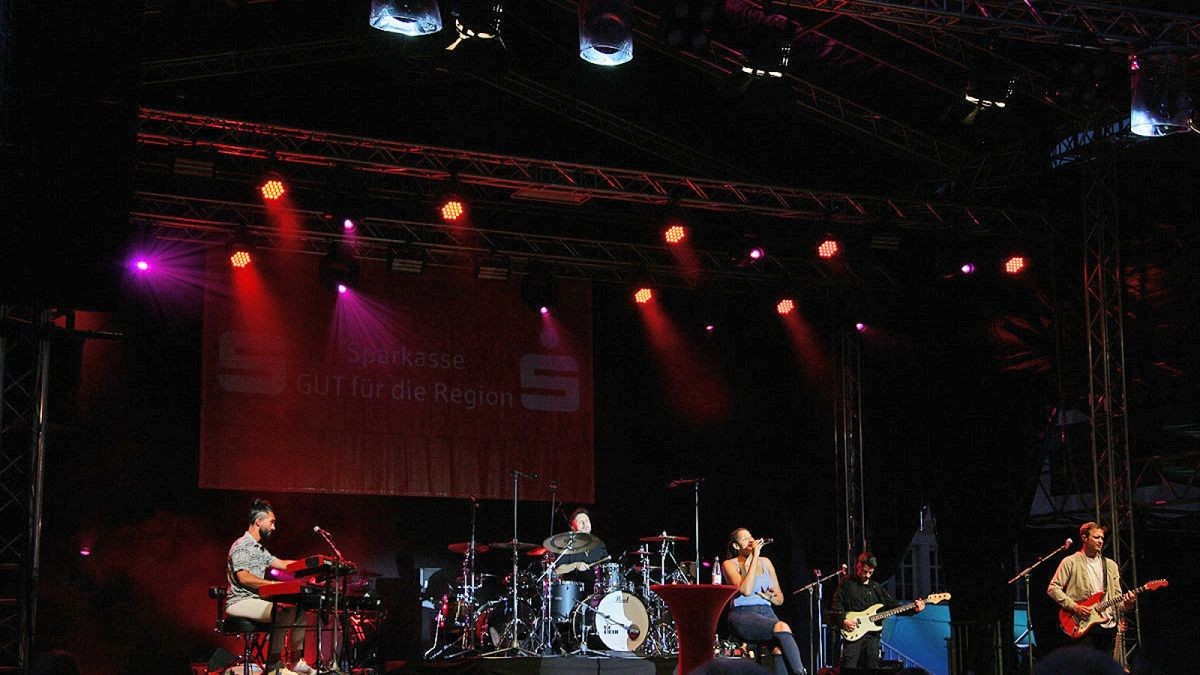 Marktfest in Saalfeld am Samstagabend mit Golden Mary Band und ...