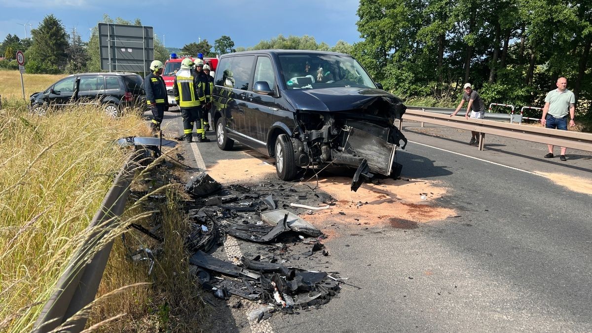Schwerer Unfall mit vier Verletzten - Die Fotos