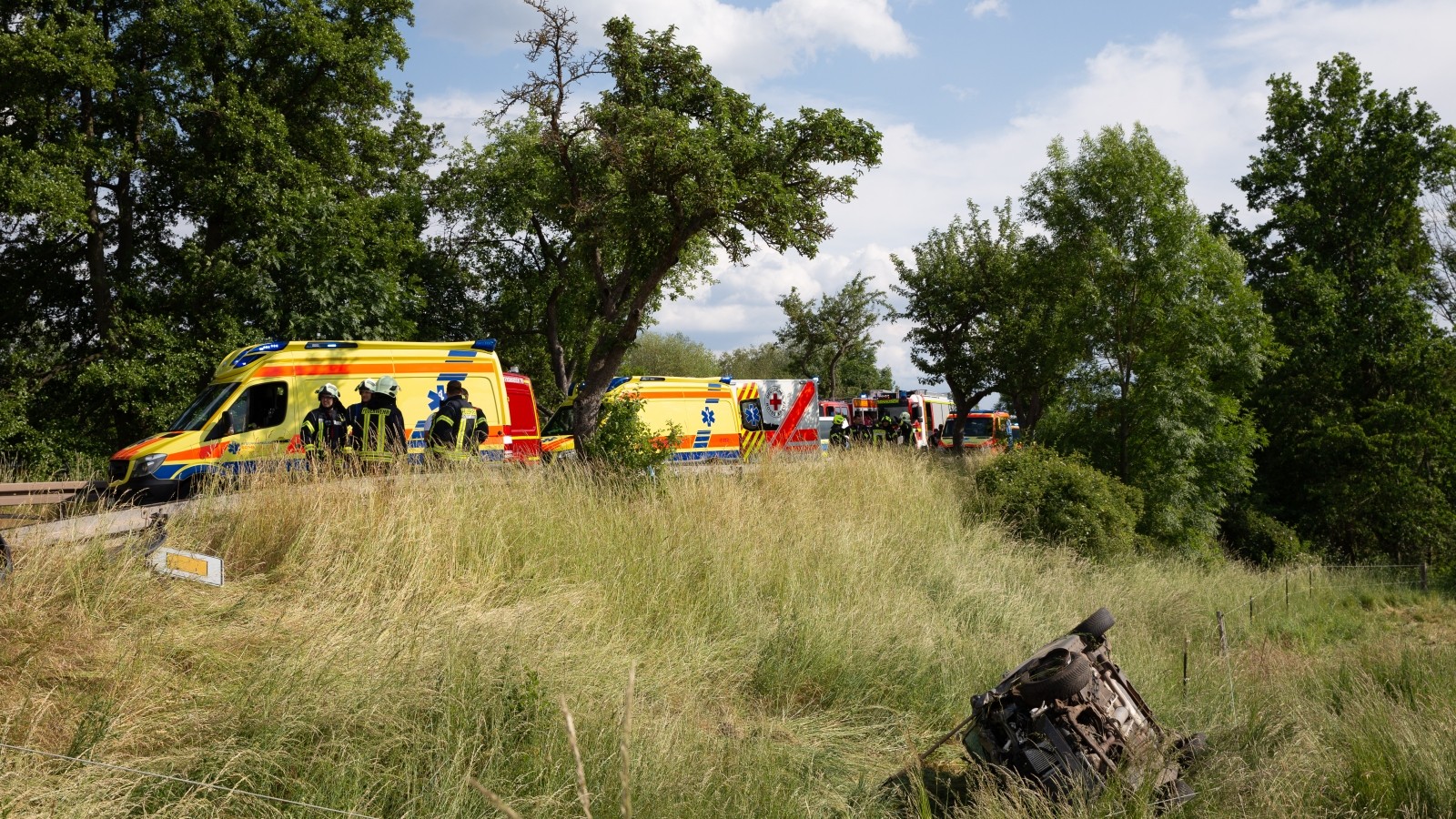 Schwerer Unfall mit vier Verletzten - Die Fotos