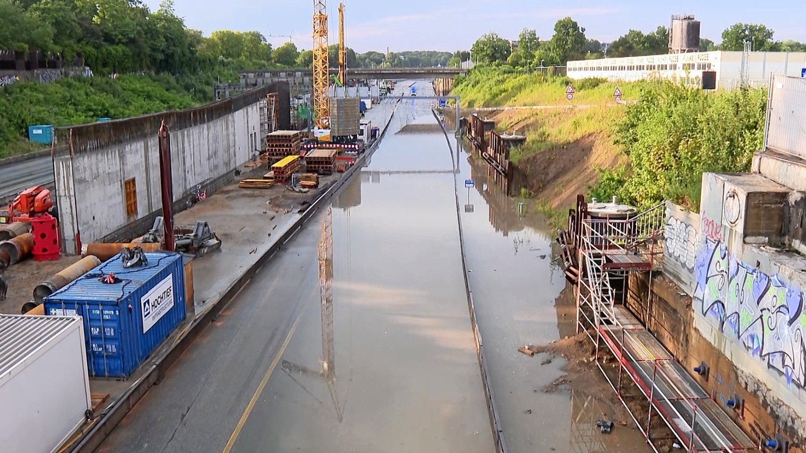 Verkehr Hamburg: Elbtunnel nach Platzregen zeitweise gesperrt – Chaos auf A7