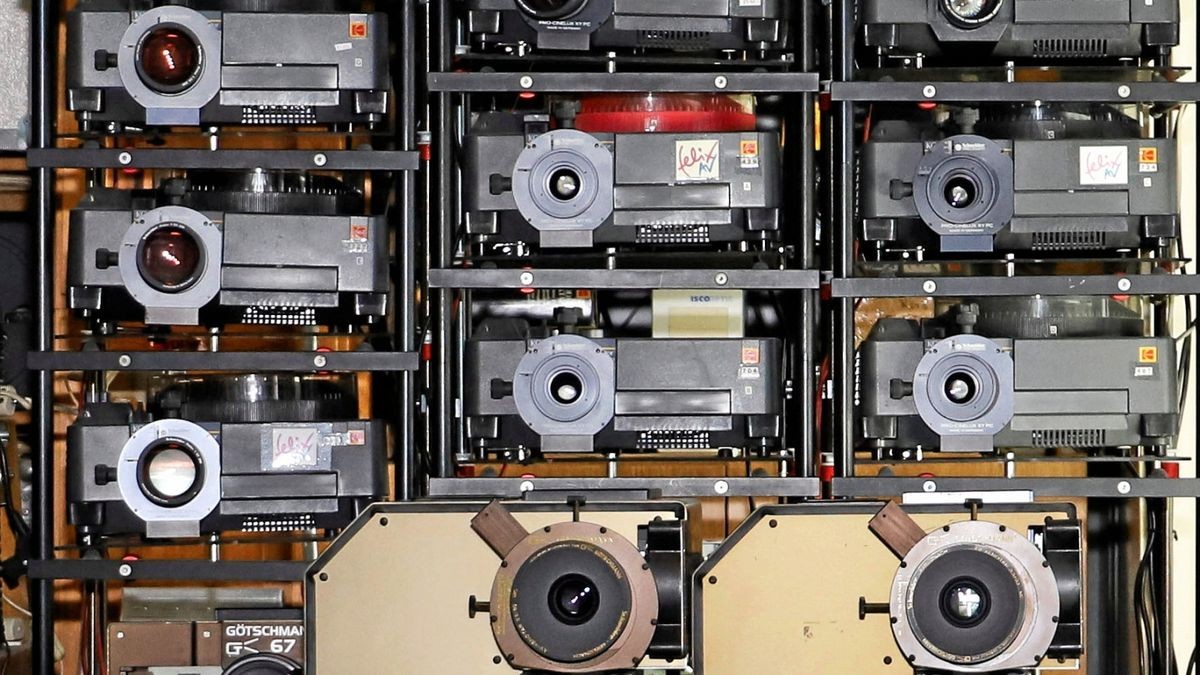 Horst Felix Palmer lebt in einem Museum für Projektoren