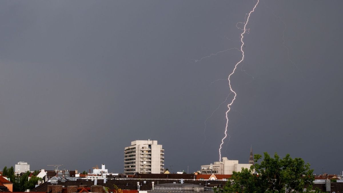 Gewitter, Hagel, Starkregen - bundesweite Unwetterwarnungen