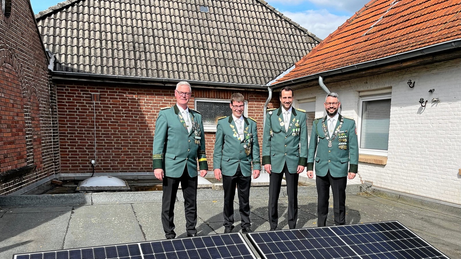 Emmerich/Elten: Schützen schaffen Balkonkraftwerk an