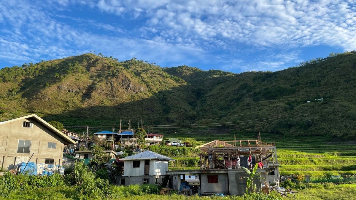 Tattoo-Kunst mit 106: Zu Besuch bei Vogue-Covergirl Whang-Od