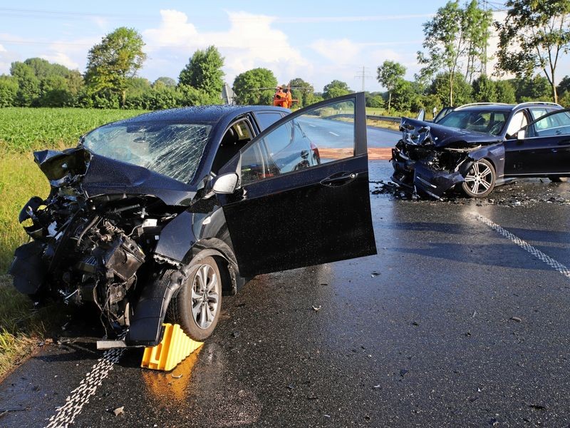 Unfall bei Pinneberg: Frau (54) schwebt nach Frontalcrash in Lebensgefahr