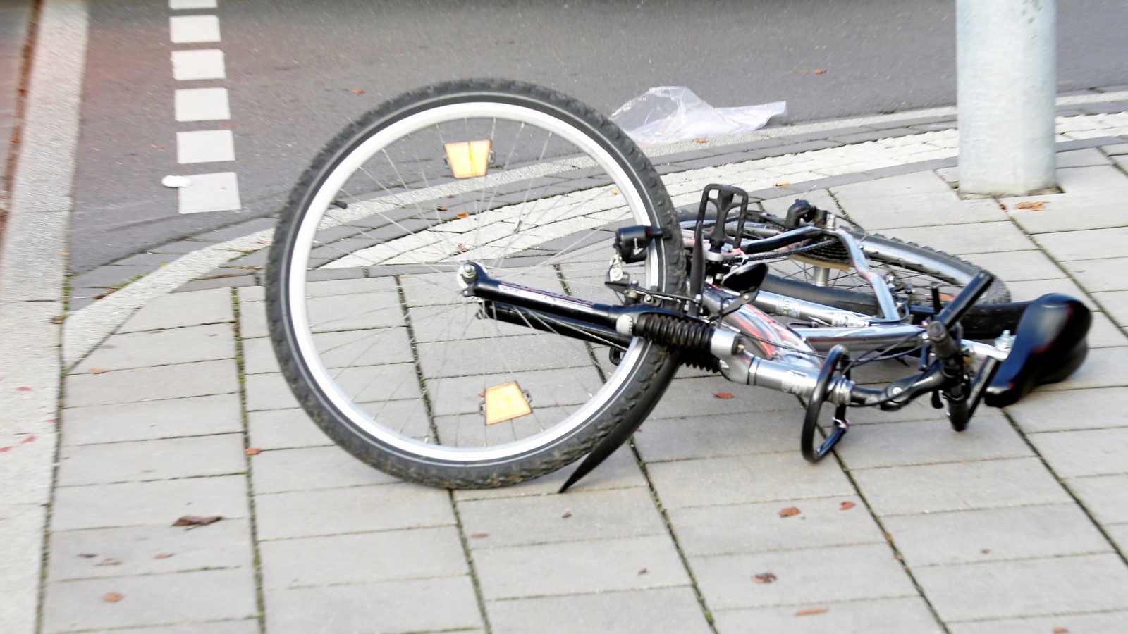 Bochum: Radfahrer (6) kollidiert mit Auto und wird verletzt