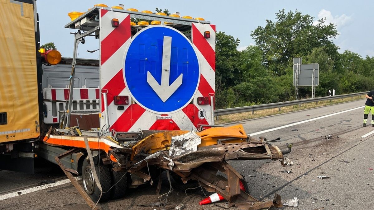 Lkw kracht in Schilderwagen auf A4 bei Stadtroda – zwei Verletzte