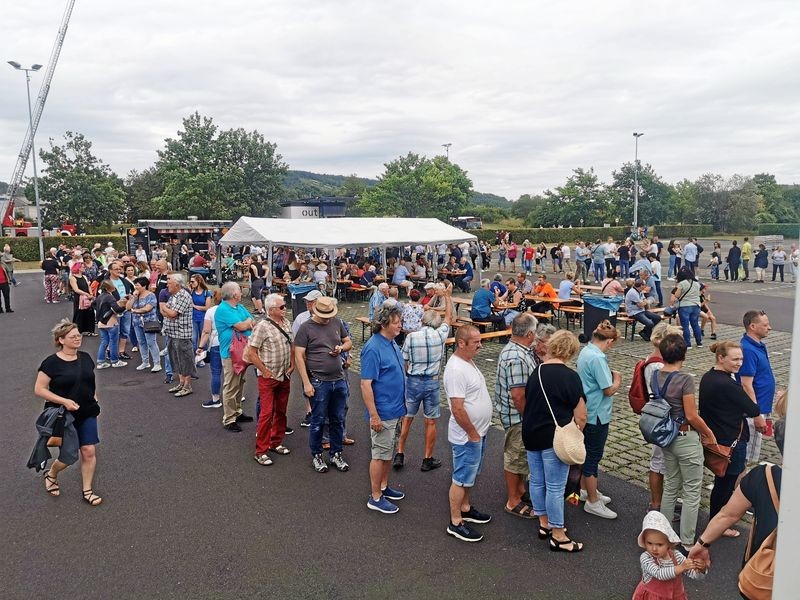 Lange Schlangen am Pollmeier-Werk in Creuzburg