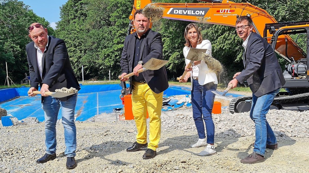 Erster Spatenstich zum Neubau des Stadtilmer Freibades