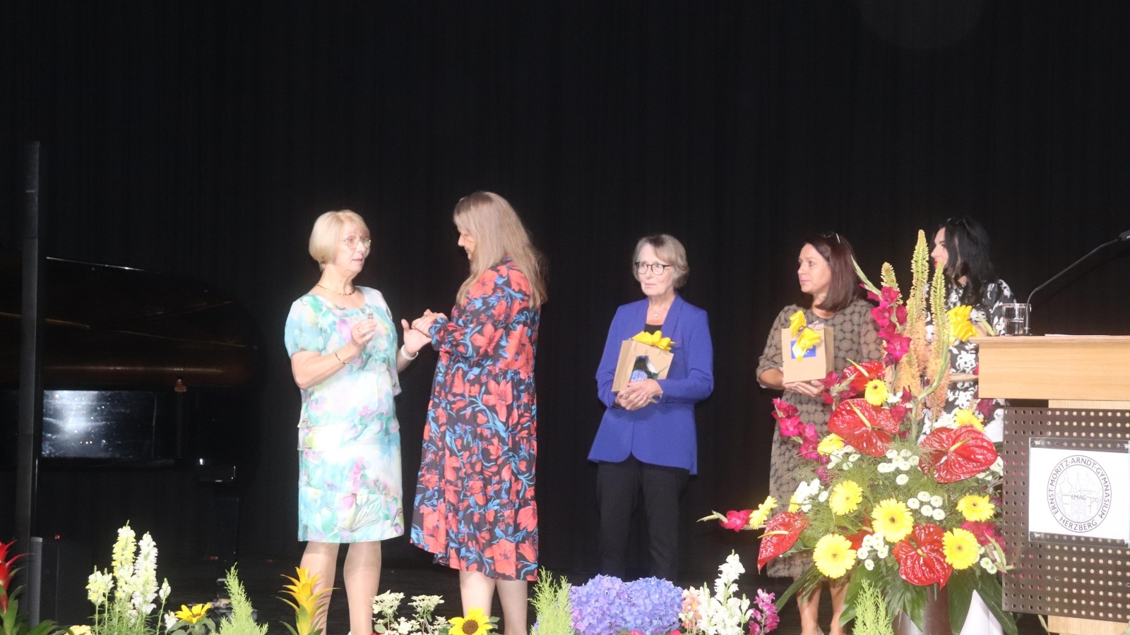 „Kapitänin“ Brigitte Götz verlässt ihre „MS EMAG“