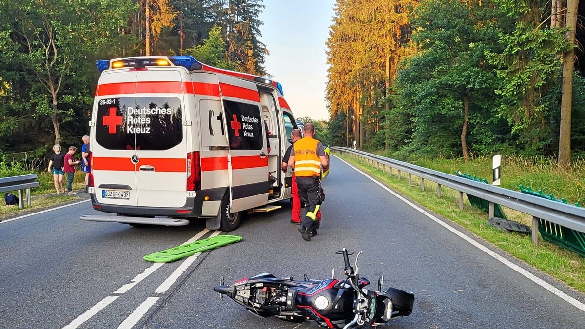 17-jähriges Mädchen bei Motorradunfall bei Oberböhmsdorf schwer verletzt