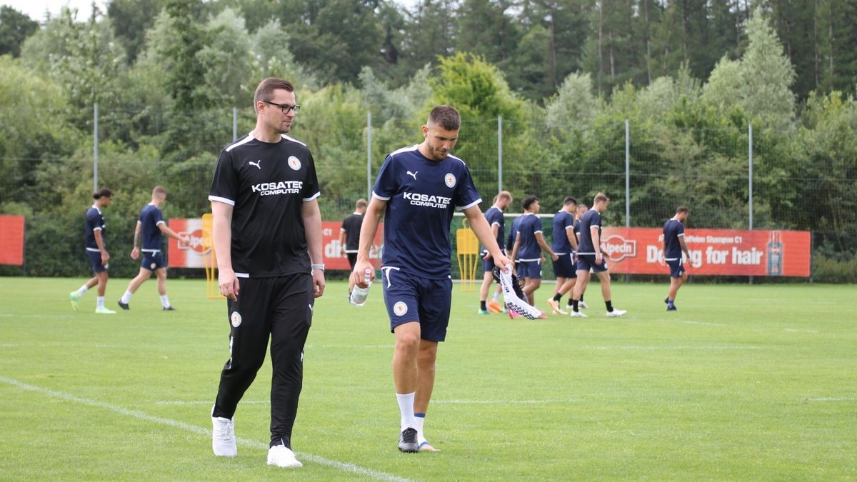 Eintracht Braunschweig auf der Suche nach Bällen und Spielern