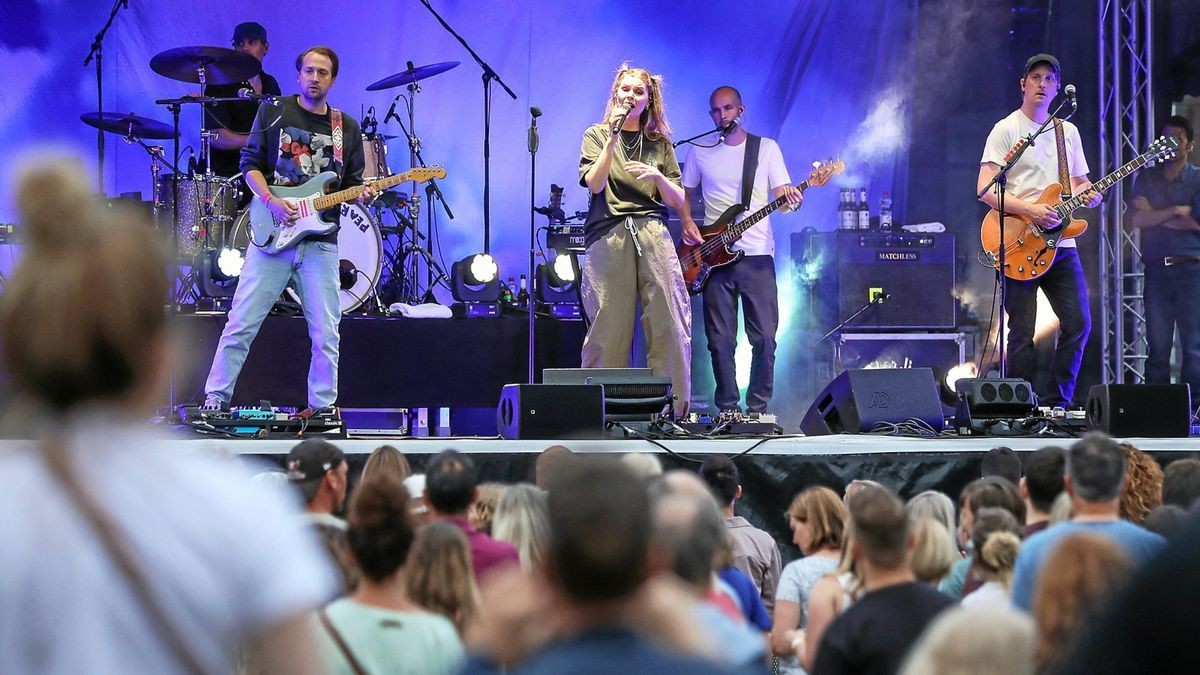 Juli macht die perfekte Welle für 500 Oberhausener Fans