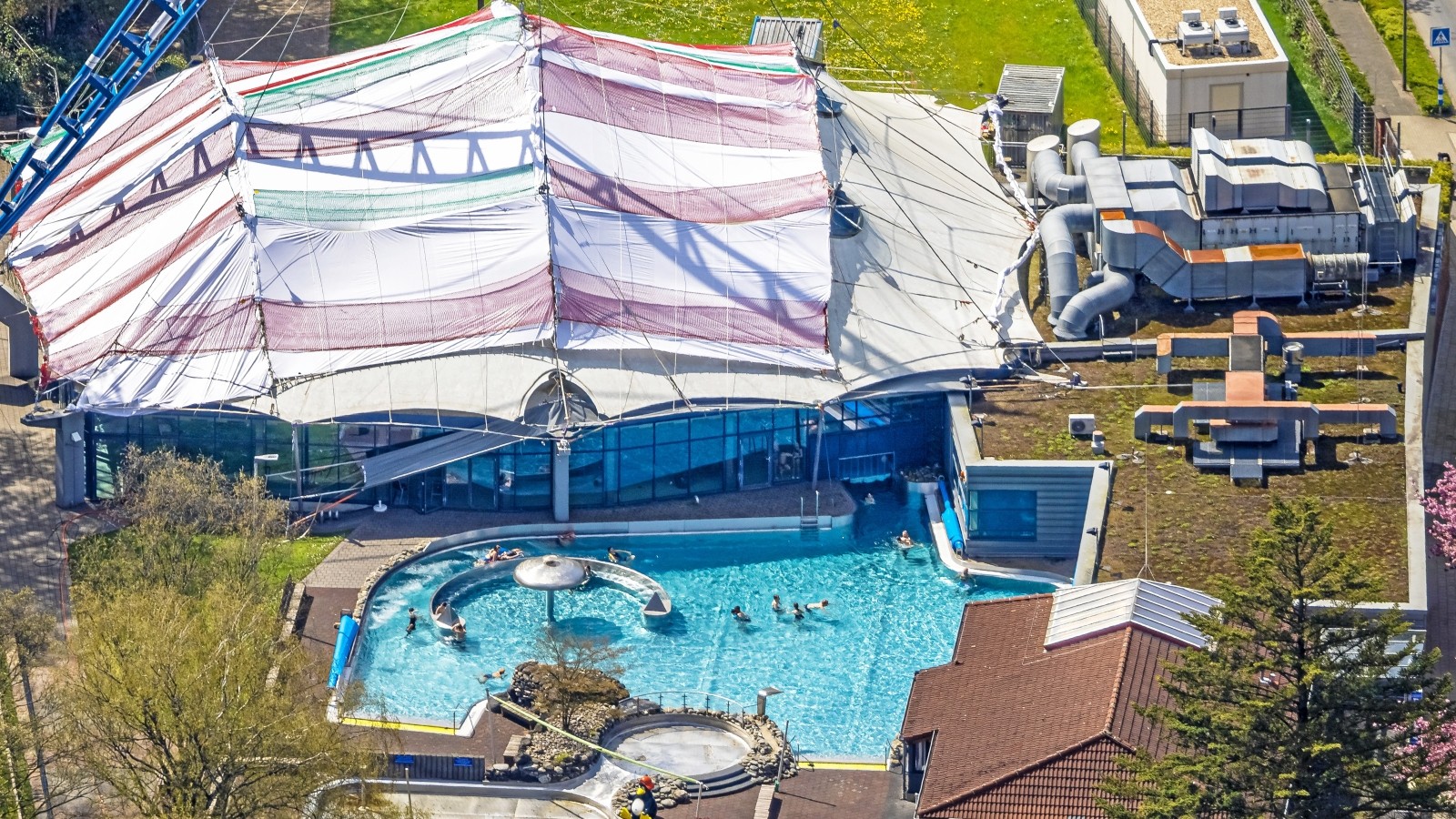 Gewalt im Freibad: Bäderchef ordnet Situation in Velbert ein