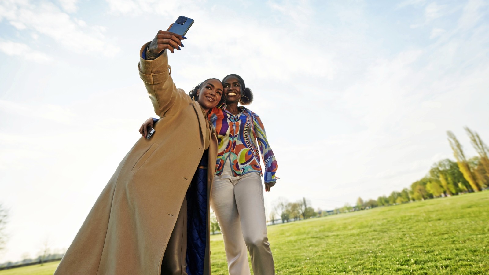 Bochumer DSDS-Star Alicia Awa Beissert macht Werbung für O2