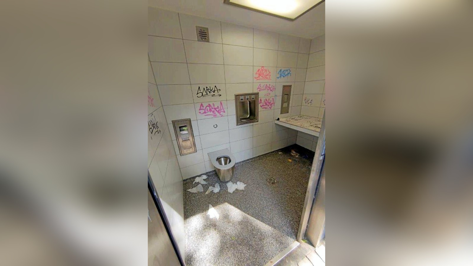 Wegen Vandalismus: Gang zum Klo im Erfurter Nordpark kostet bald Geld