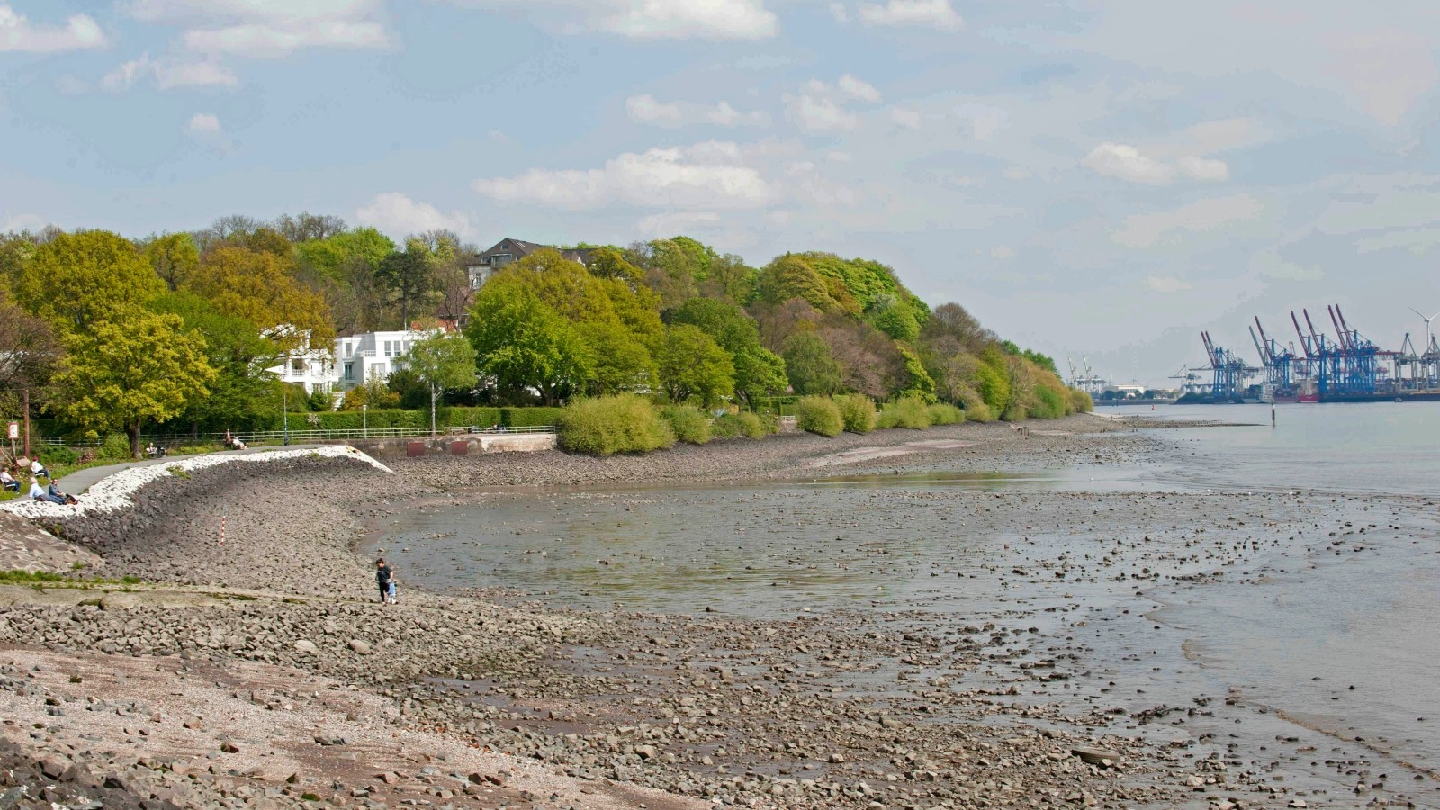 Elbe: Trockenheit führt bei Hamburg zu extrem niedrigen Wasserständen
