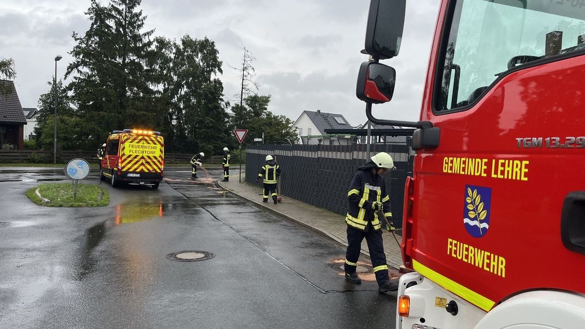 Öl auf Fahrbahn in Flechtorf – Feuerwehr muss anrücken