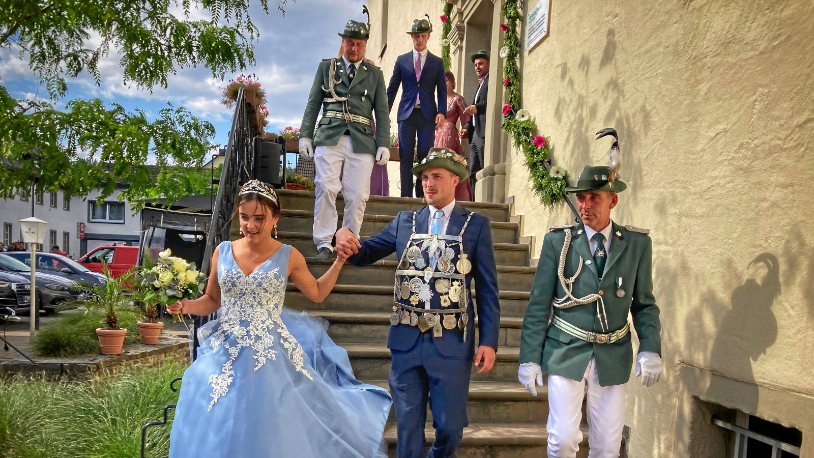 Balves König Carl von Croy und Viktoria feiern mit Dritter