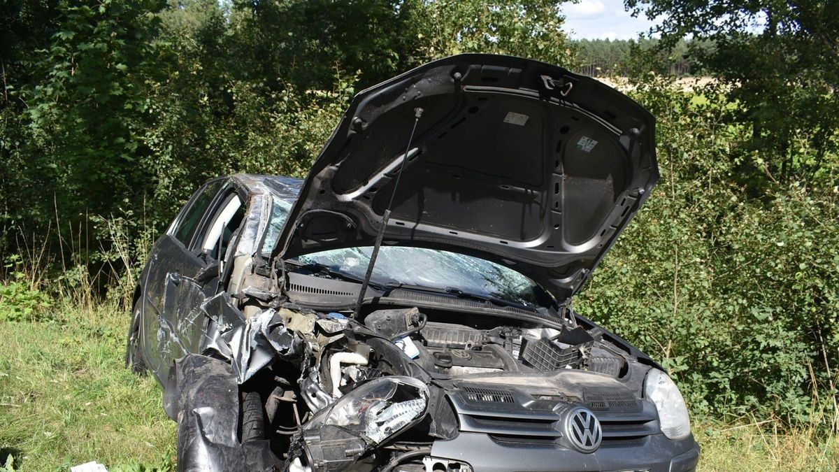 Kreis Gifhorn: Golf überschlägt sich und landet im Straßengraben
