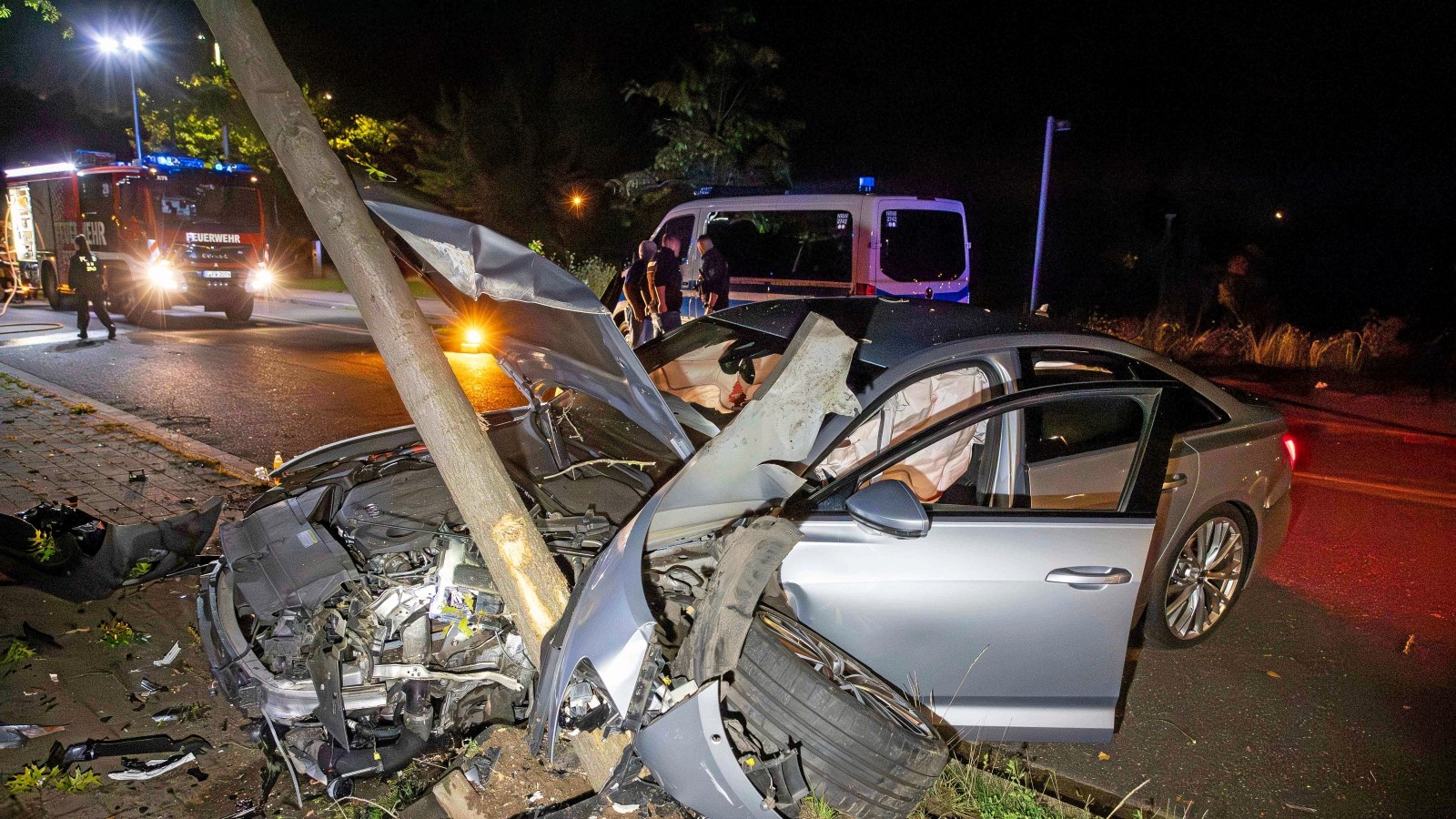 Illegales Autorennen? Polizei Essen beschlagnahmt Unfall-Pkw