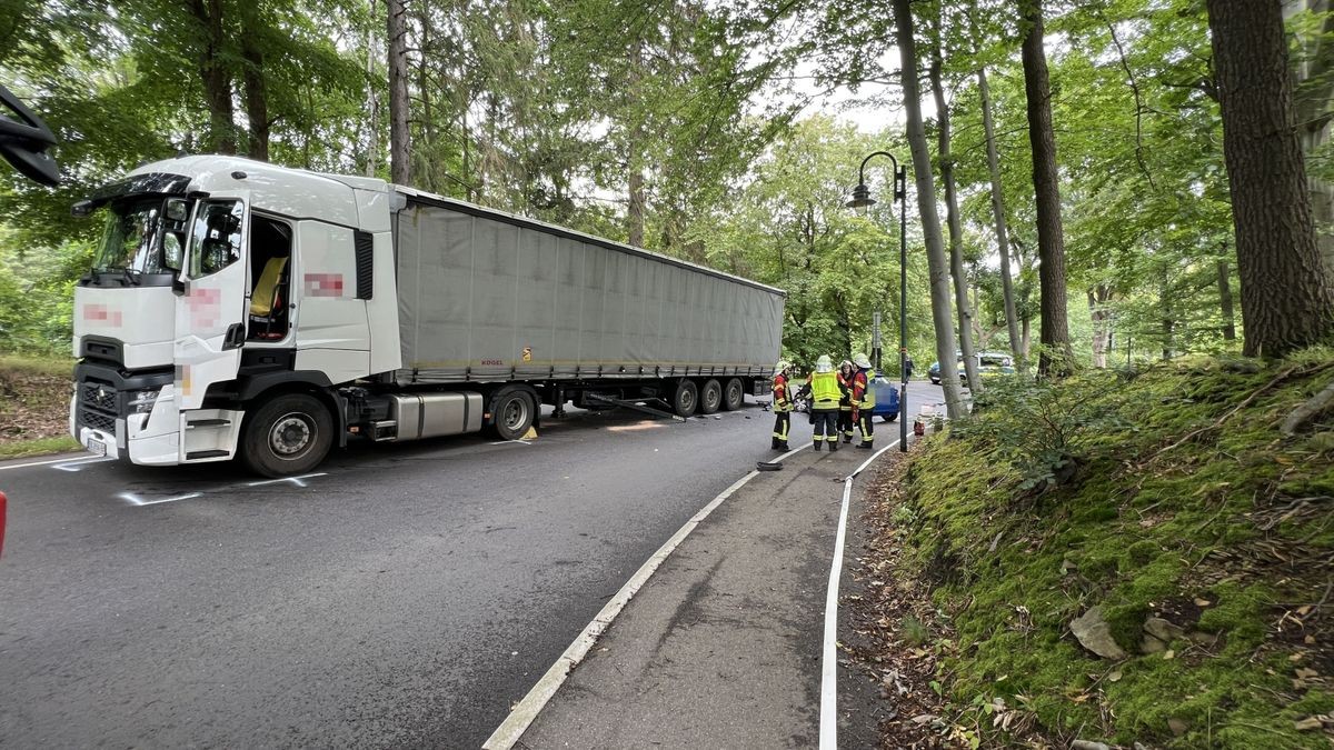 Fotosstrecke: Unfall mit Lkw in Friedrichroda