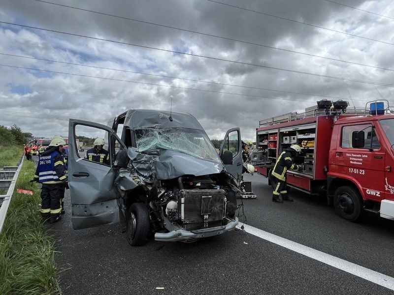 Unfall auf A2 nahe Braunschweig: Rettungshubschrauber landet