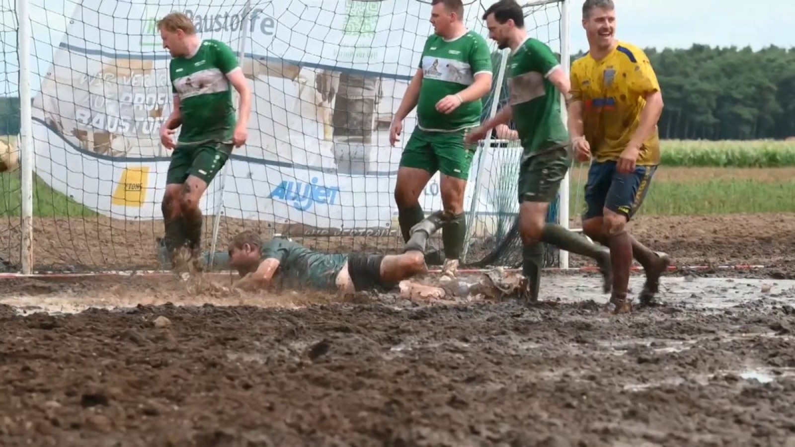Deutsche Meisterschaften im Matschfußball - Spaß am Sport und Dreck