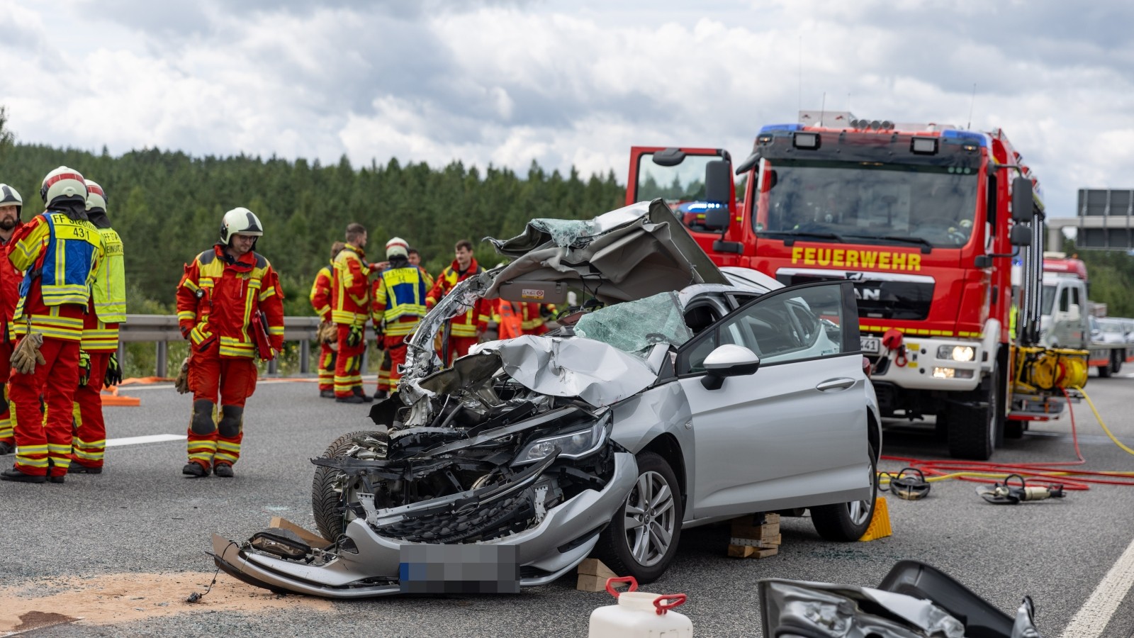 Schwerer Auffahrunfall auf A71 - Fotos vom Unfallort