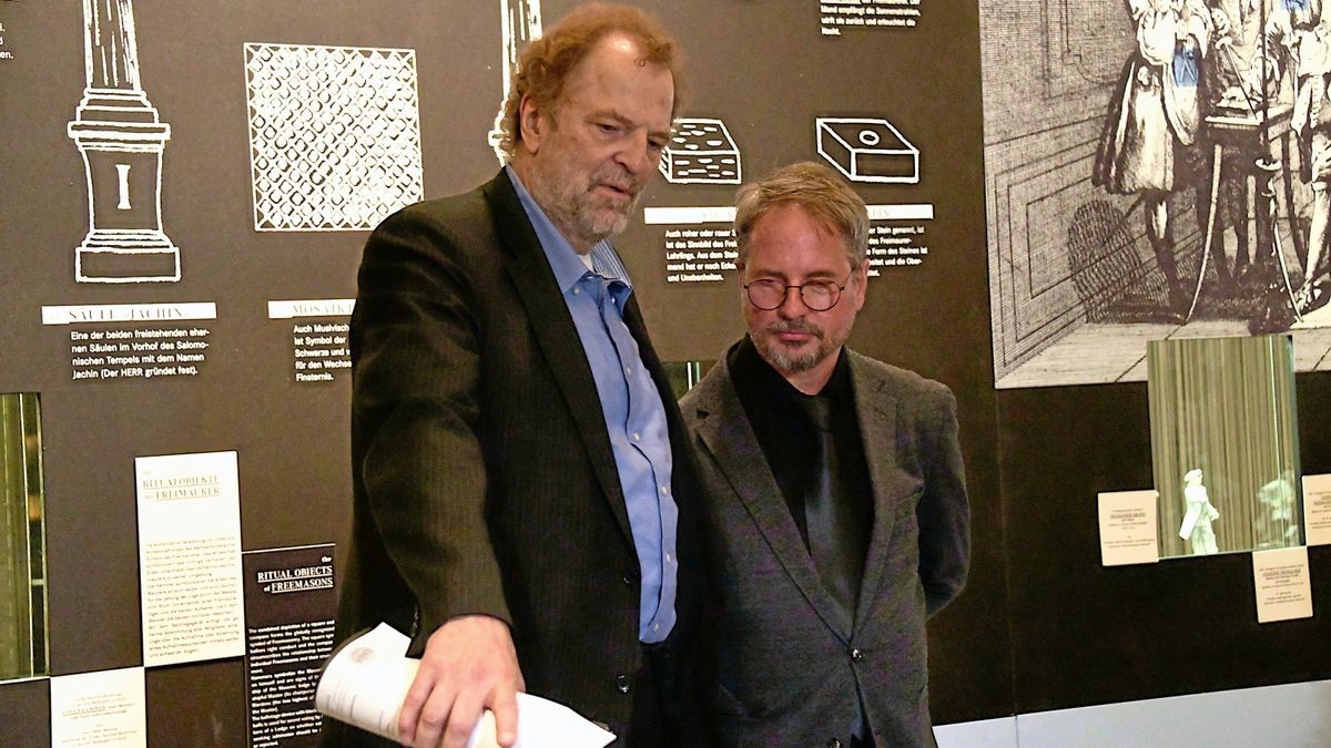 Freimaurer besuchen Freimaurer-Ausstellung in Gotha