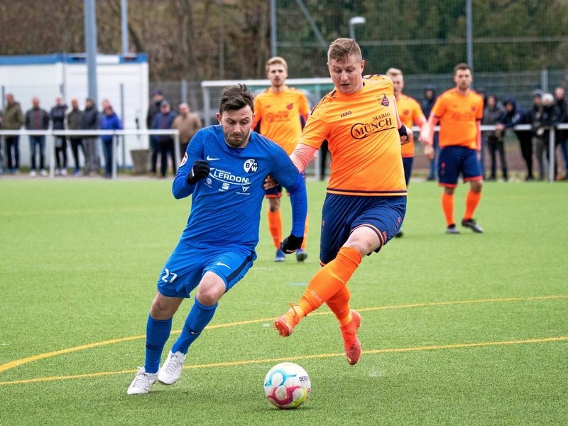 Bad Frankenhausens Carsten Kammlott gegen Arterns Jan-Niklas Beyer ...