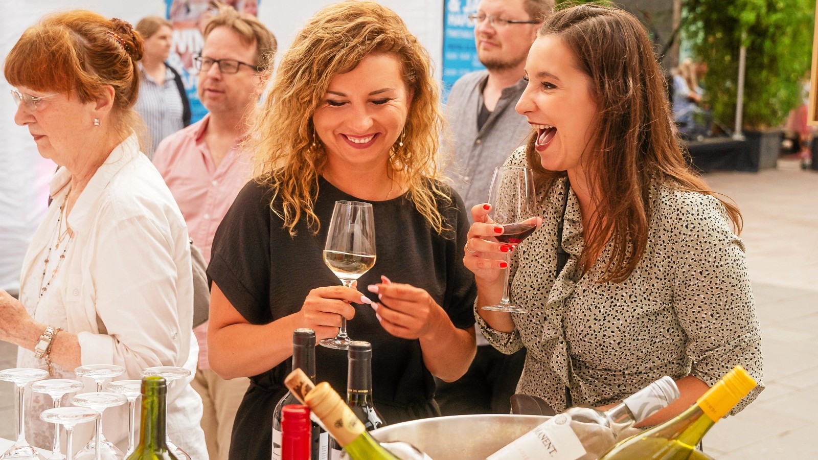 Hafencity Hamburg: Weinfest mit Jazz und Streetfood startet Ende August