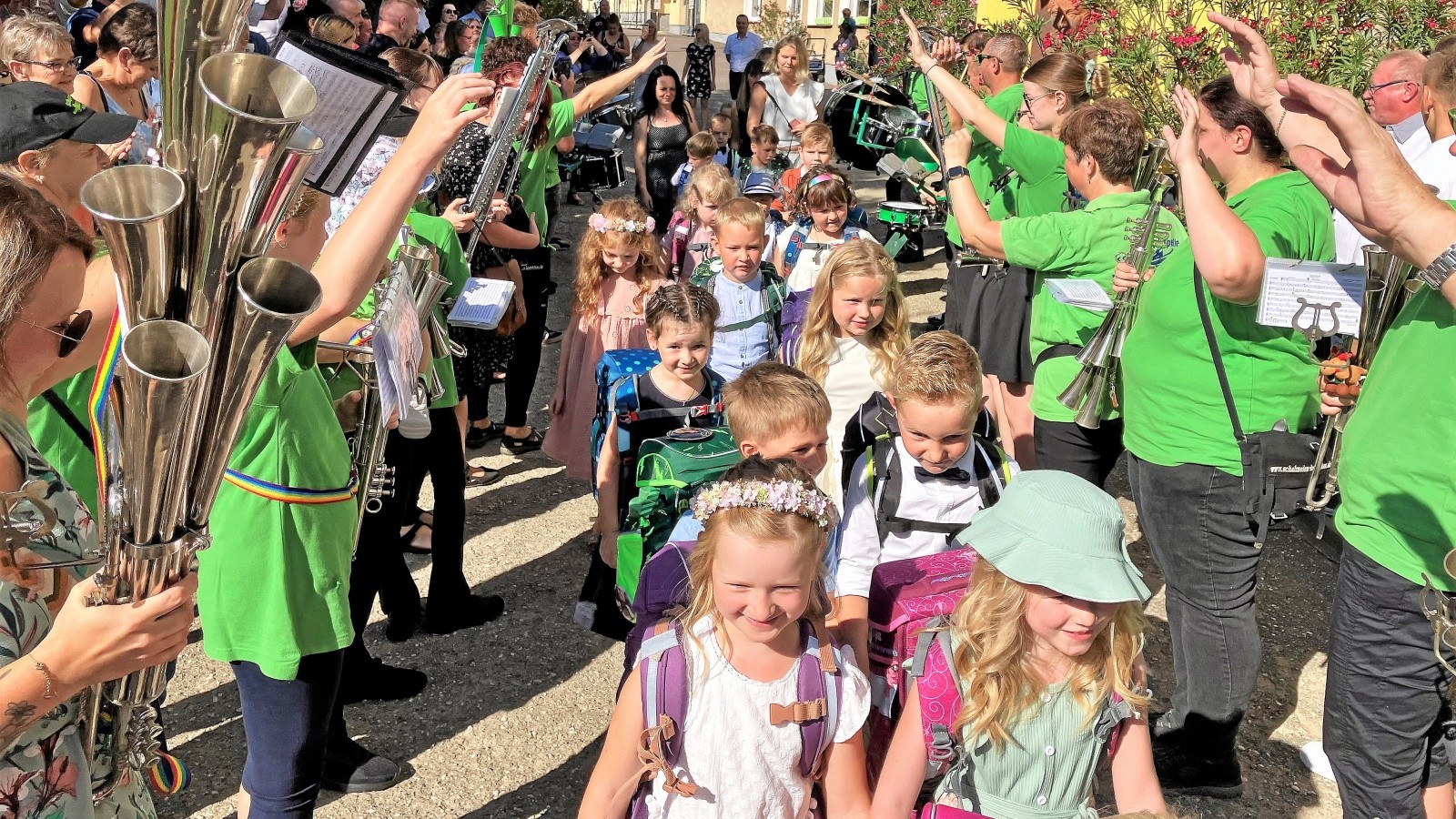 Schuleinführung in Großstechau mit lauter Musik