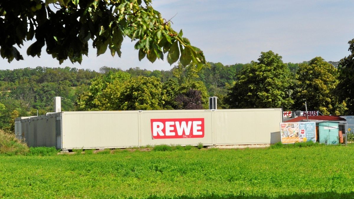 Einkaufszentrum am Roten Berg: Erfurter müssen noch länger warten