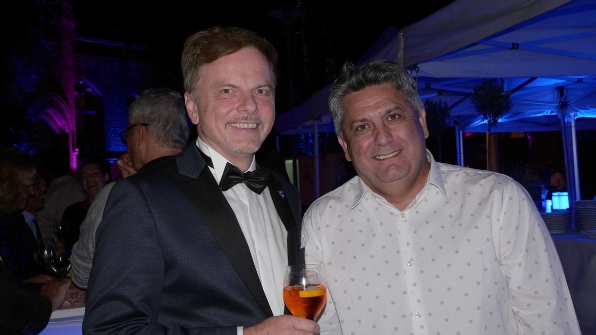 Bildergalerie zur Premierenparty von Tosca auf dem Burgplatz