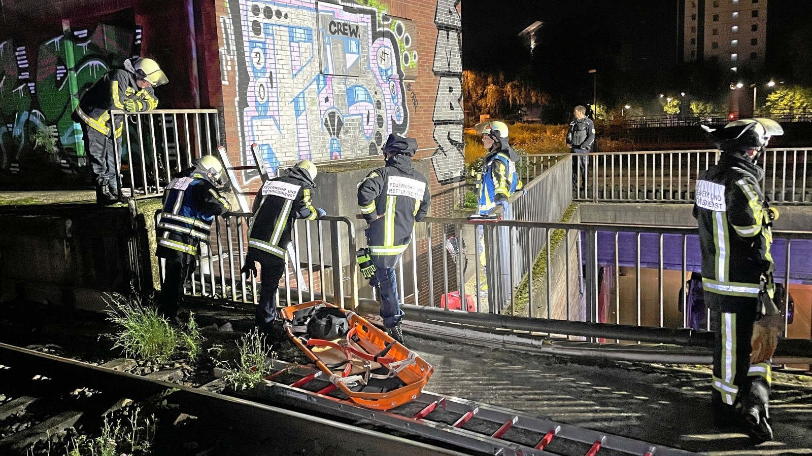 Hauptbahnhof Bochum: Mann stürzt in Schacht – Lebensgefahr Hauptbahnhof Bochum: Mann stürzt in Schacht – Lebensgefahr