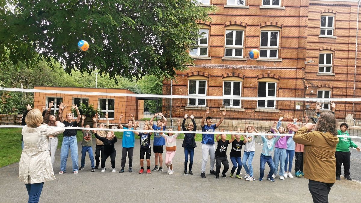 Volleyball-Fußball-Feld an Eisenacher Schule eingeweiht