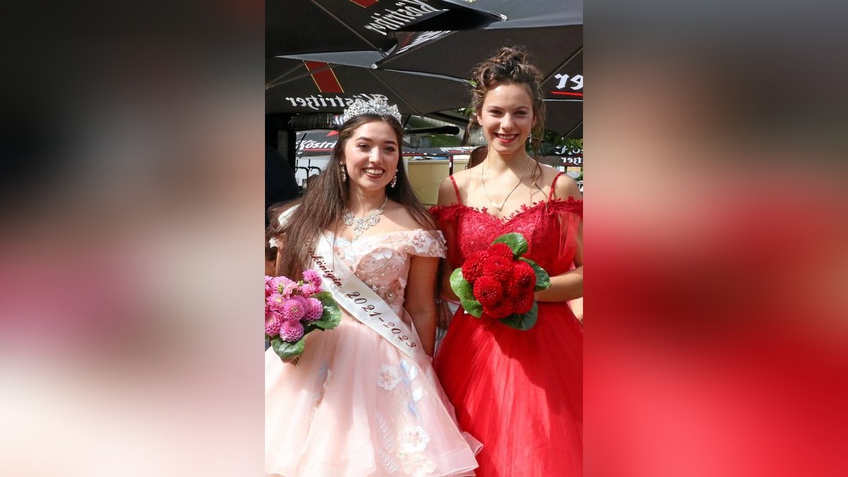 Rotes Kleid und grüner Daumen: Neue Dahlienkönigin in Bad Köstritz