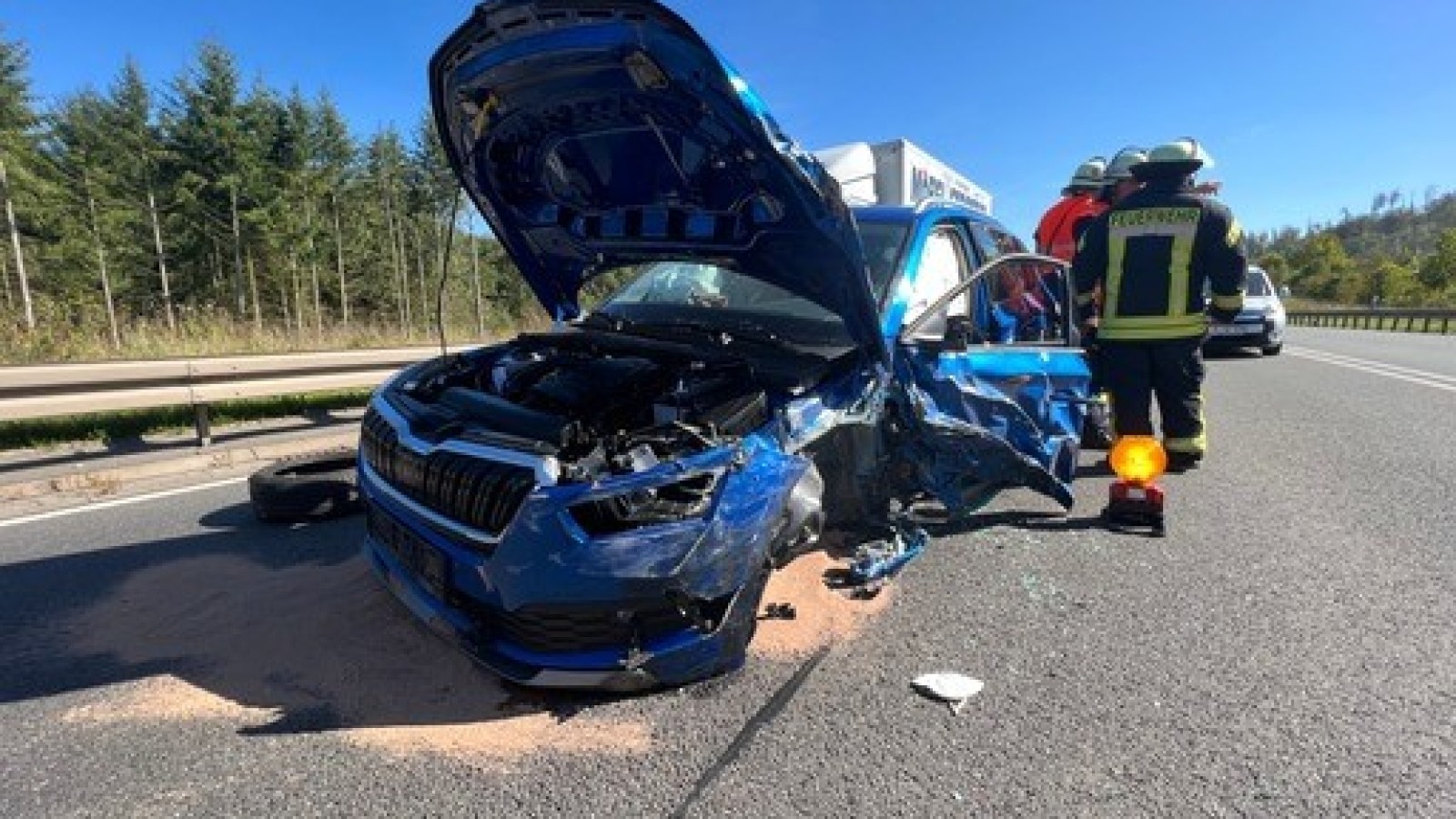 Auto rast bei Sondershausen auf Gegenfahrbahn - Zwei Verletzte und massive Verkehrsbehinderungen