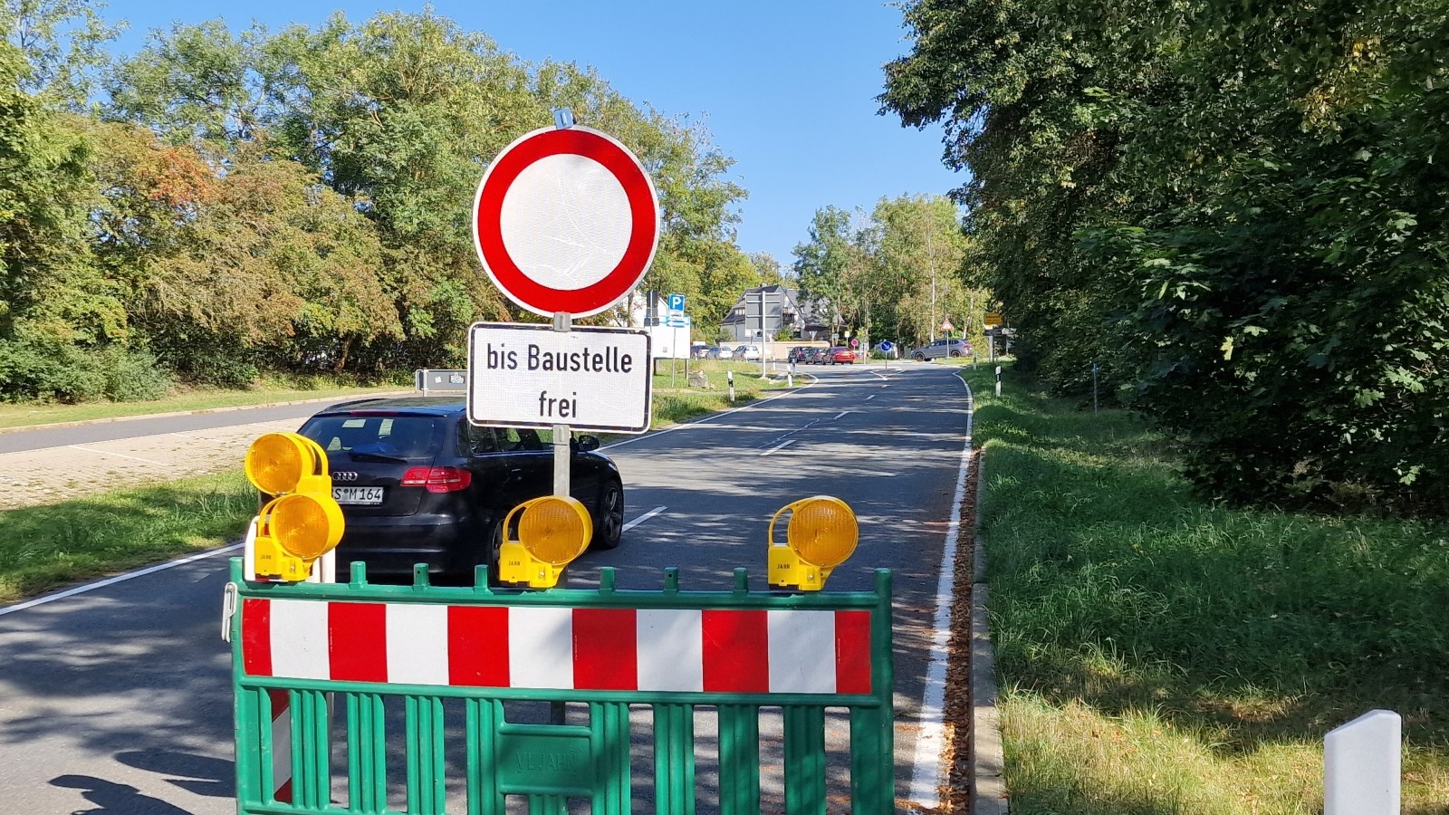 Merkwürdige Beschilderung in Gräfenwarth: Gesperrt und trotzdem frei