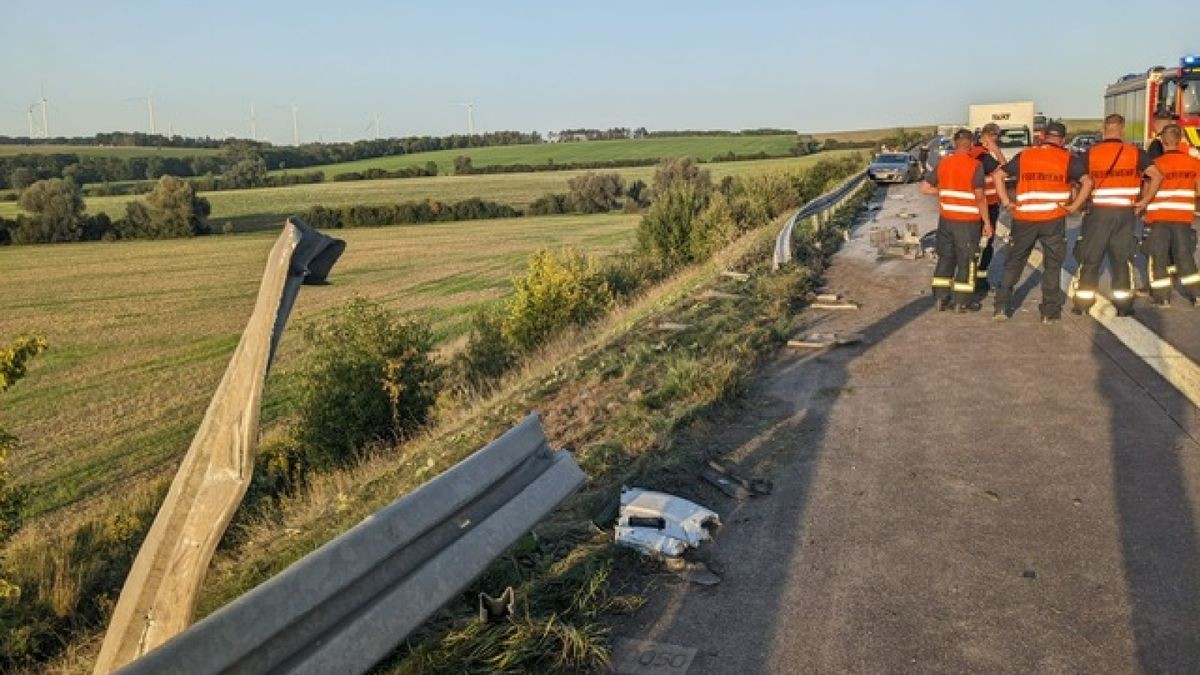 Schwerer Lkw-Unfall auf der A4 bei Eisenach: Lastwagen durchbricht Leitplanke und landet auf Feld