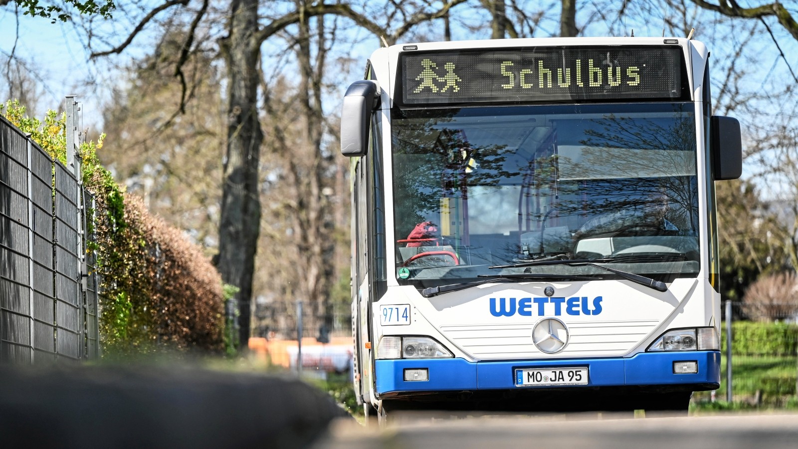 Schulbus kommt nicht: Eltern beklagen chaotischen ÖPNV