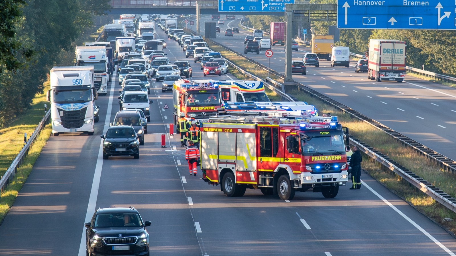 A1: Schwerer Unfall mit drei Pkw – zehn Kilometer Stau auf der Autobahn