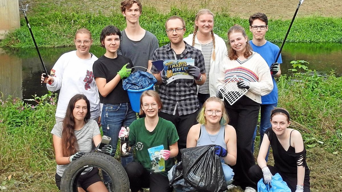 Plastik-Piraten an der Weißen Elster in Gera