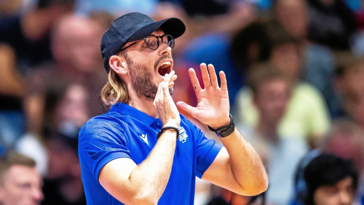 Jenas Basketballtrainer Harmsen: „Das wär’ nicht schlecht, wenn wir ...