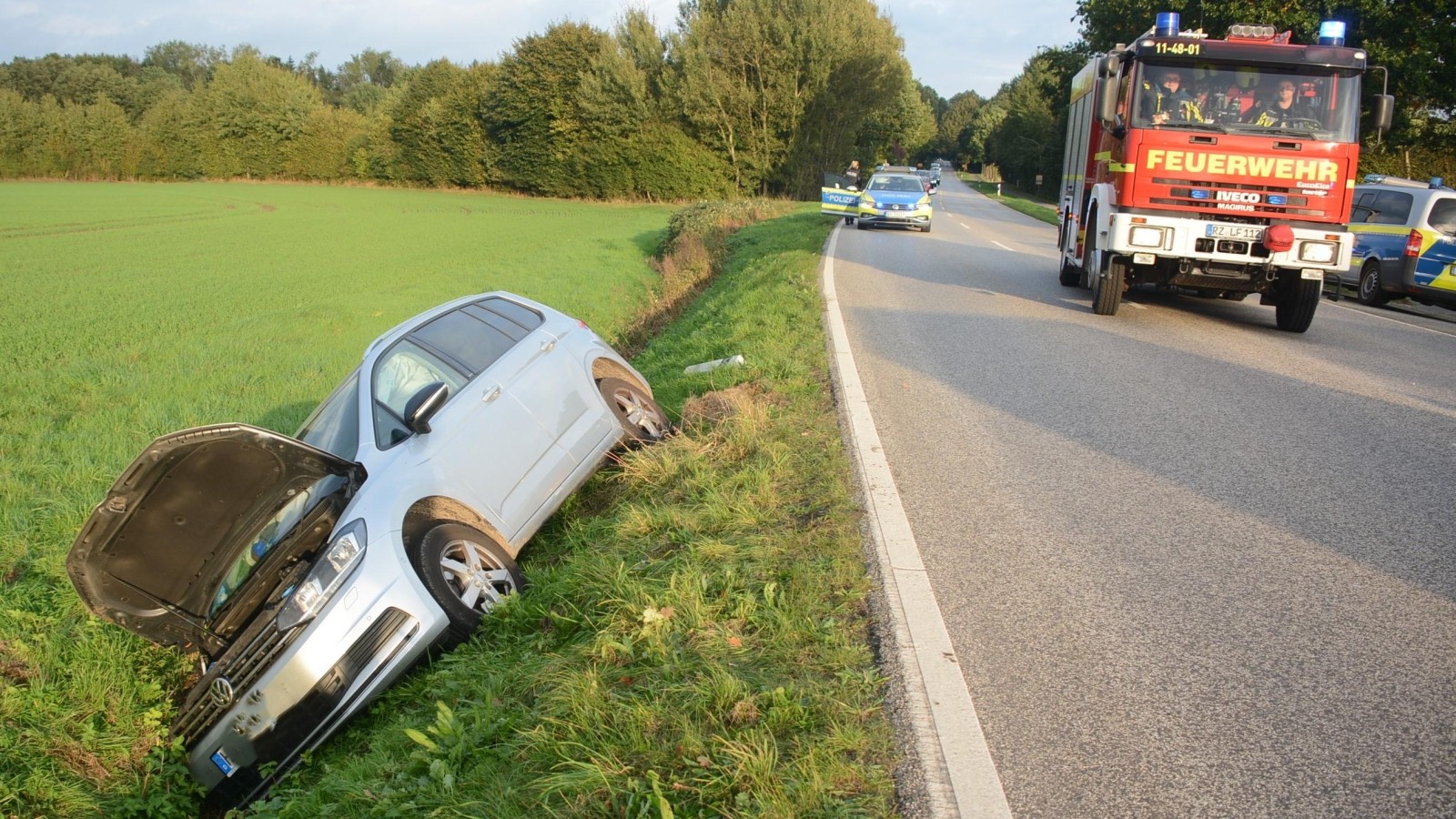 Polizei Geesthacht: B207 bei Kröppelshagen: Pkw landet im Graben